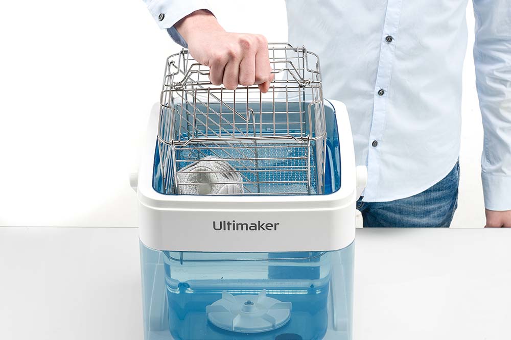 Place parts in the rinsing basket