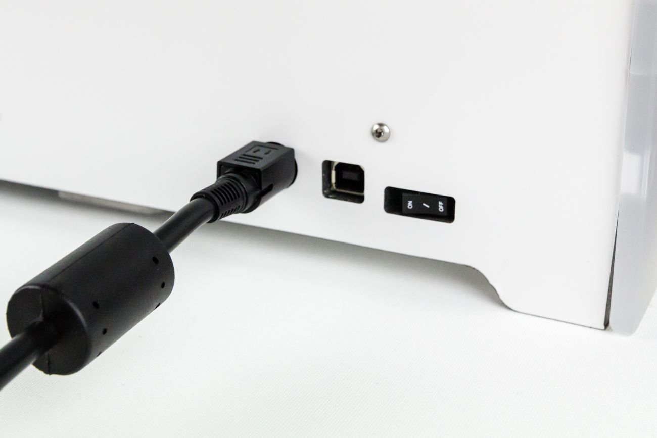 How to plug in the power cord correctly