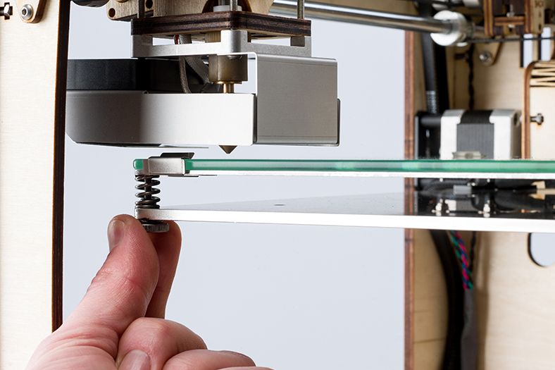 Build plate leveling on the Ultimaker Original+