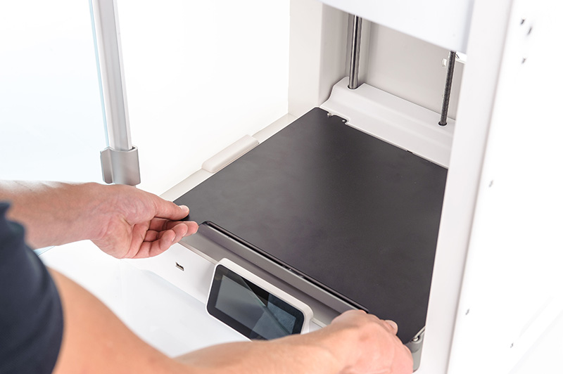 Installing the flexible build plate