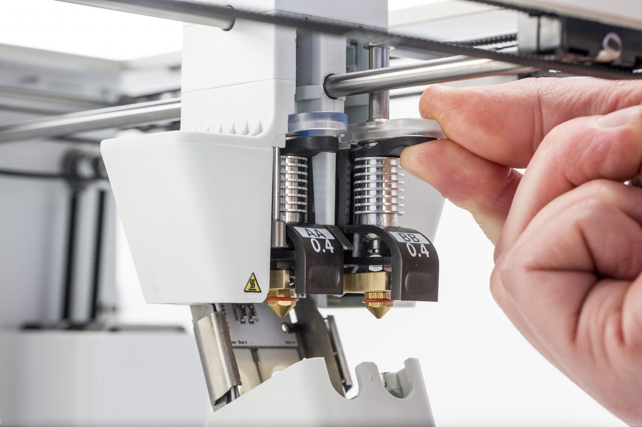 Installing print cores on the Ultimaker 3