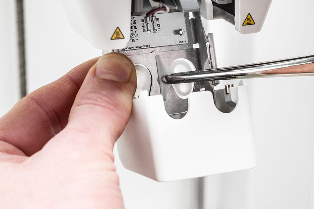 Replace the Ultimaker 3 nozzle cover