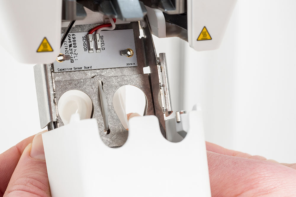 Replace the Ultimaker 3 nozzle cover