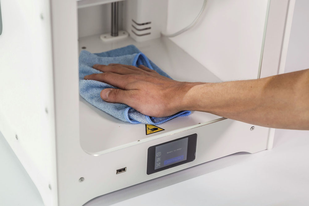 Cleaning the UltiMaker 2+ Connect