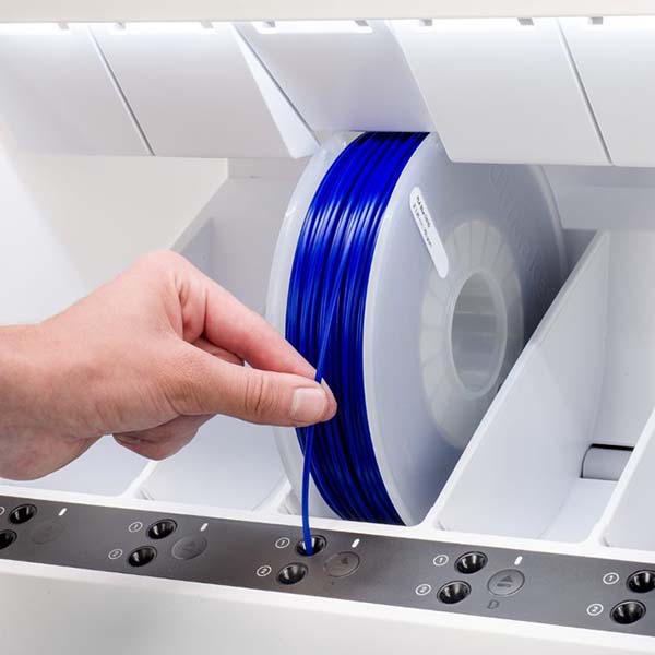 How to load material on UltiMaker printers