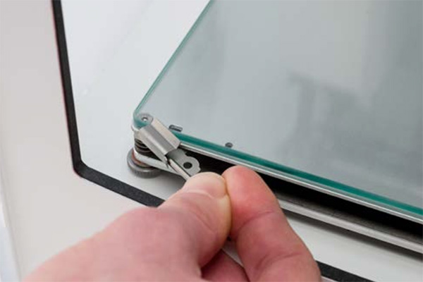 Cleaning the Ultimaker 2 glass plate